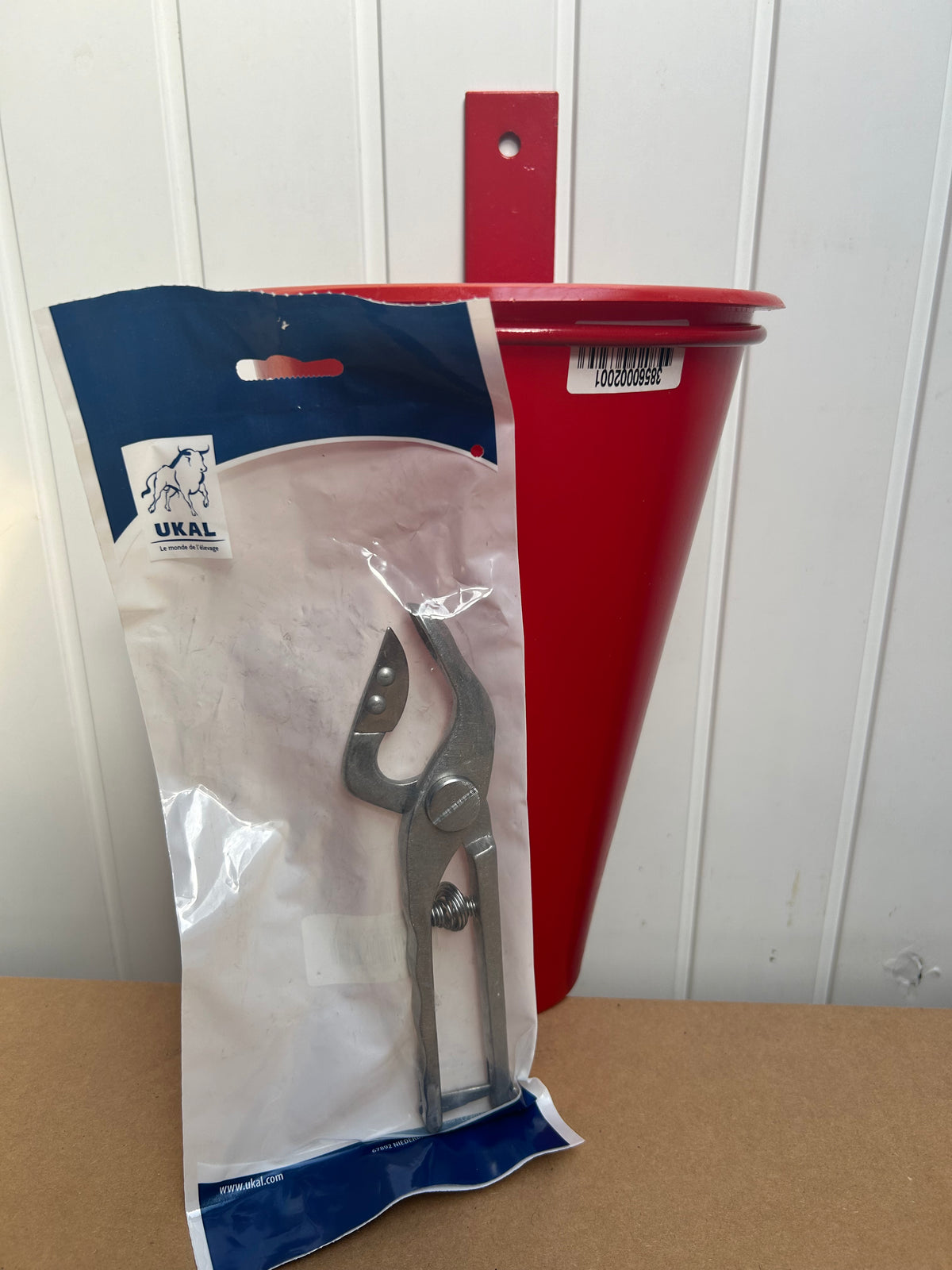 Sacrifice Clamp with Bleeding Funnel & Bracket — Ballyholland Poultry